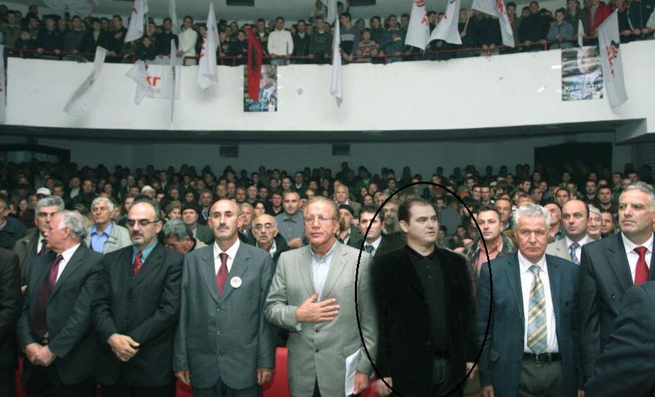 Pacolli arsyetohet për foton e modifikuar me photoshop | KOHA ISLAME